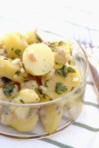 Salade de pommes de terre à l'oignon rouge simplissime économique et rapide