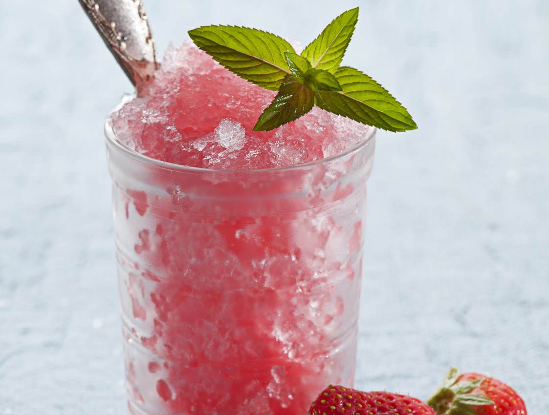 Granité de fraises à la menthe fraichuer et douceur avec peu de ...