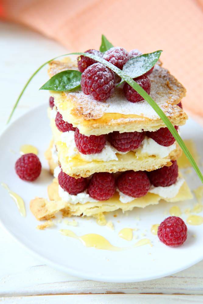 Millefeuille Framboise Mascarpone, un dessert croustillant sur une ...
