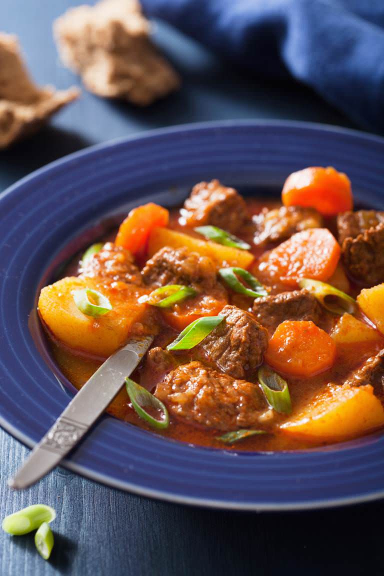 Boeuf braisé aux carottes un bon plat mijoté d'hiver, une recette qui ...