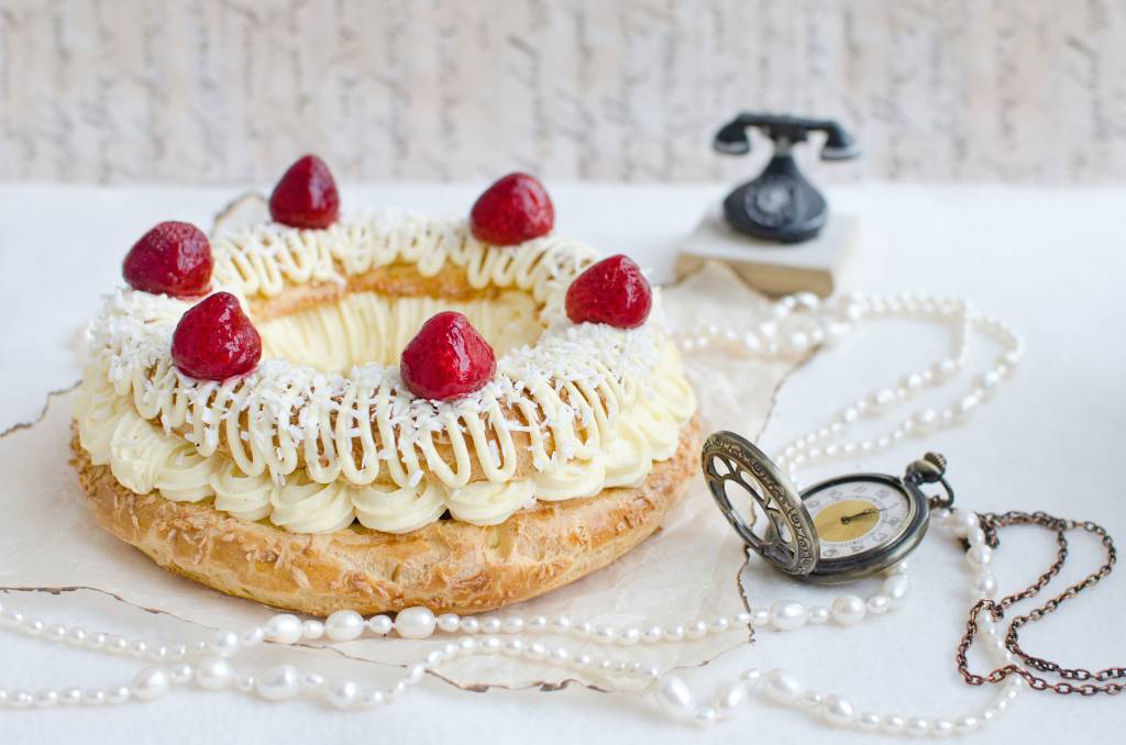 Couronne de pâte à choux aux fraises c'est beau et bon